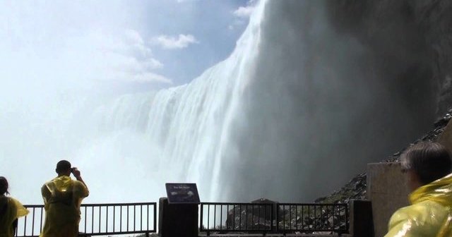Journey Behind the Falls : Niagara Falls (Niagara Falls, Ontario, Canada)